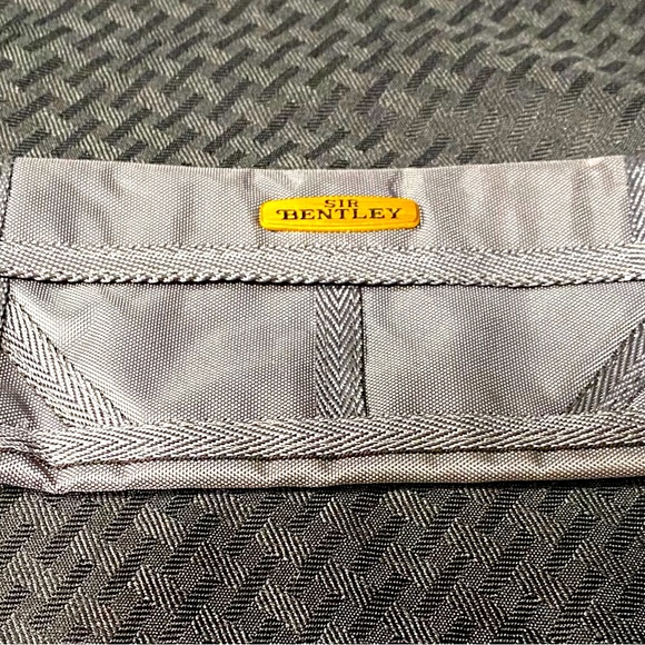 sir bentley | Bags | Sir Bentley Vintage Grey Bifold Wallet 7x 35 Euc ...